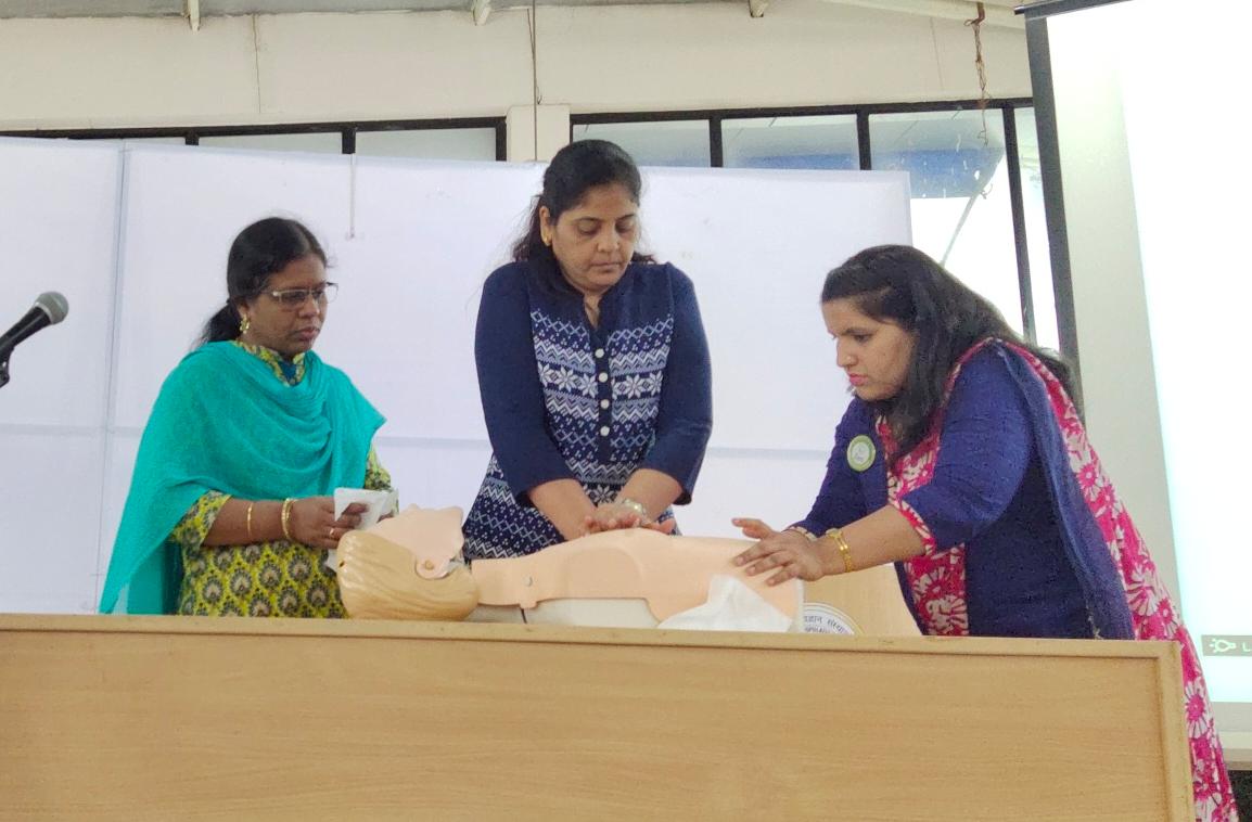 Basic Life Support training session at International Institute of ...